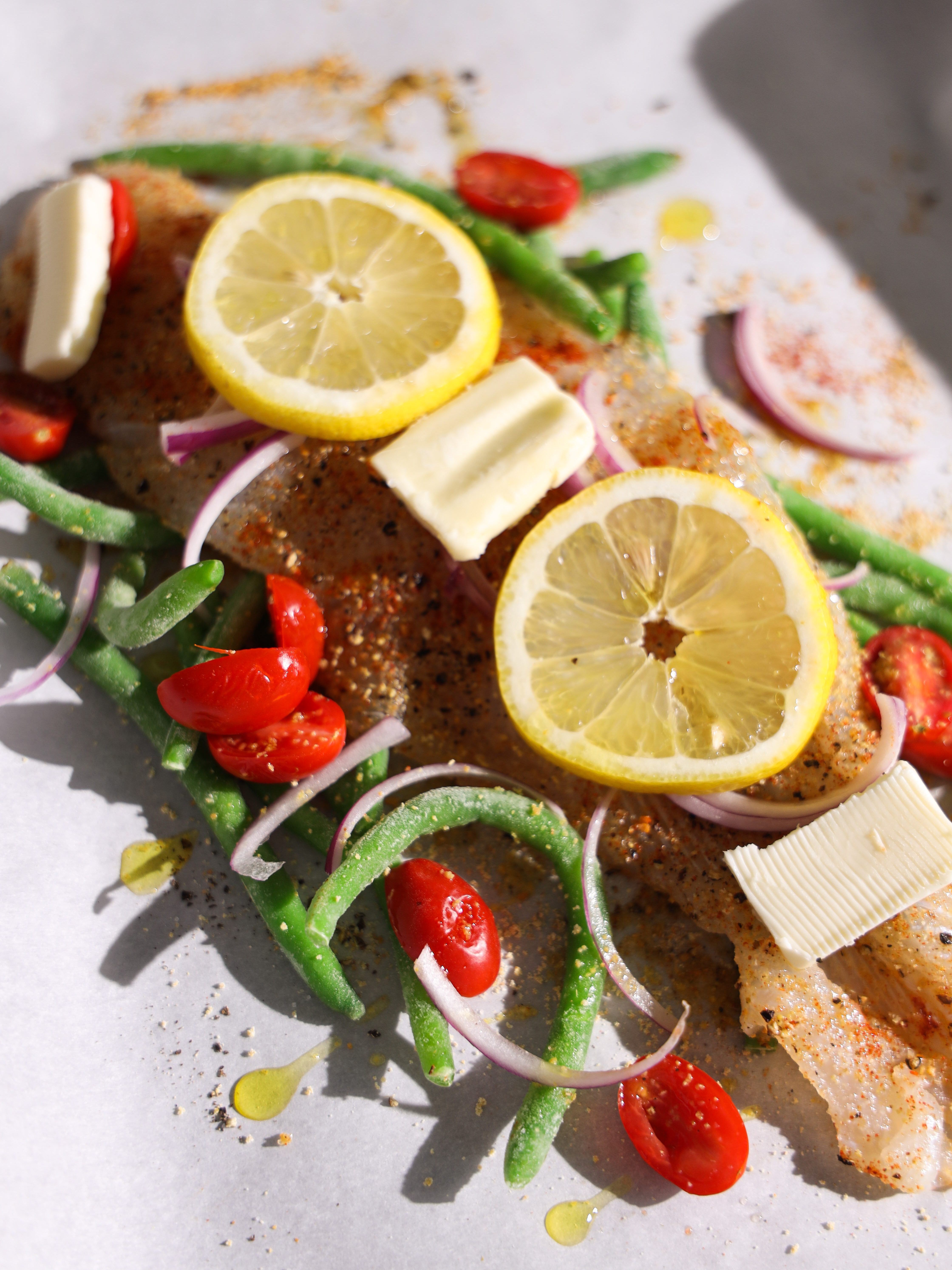 Easy 25-minute Parchment Baked Fish & Veggies - CookWithCi