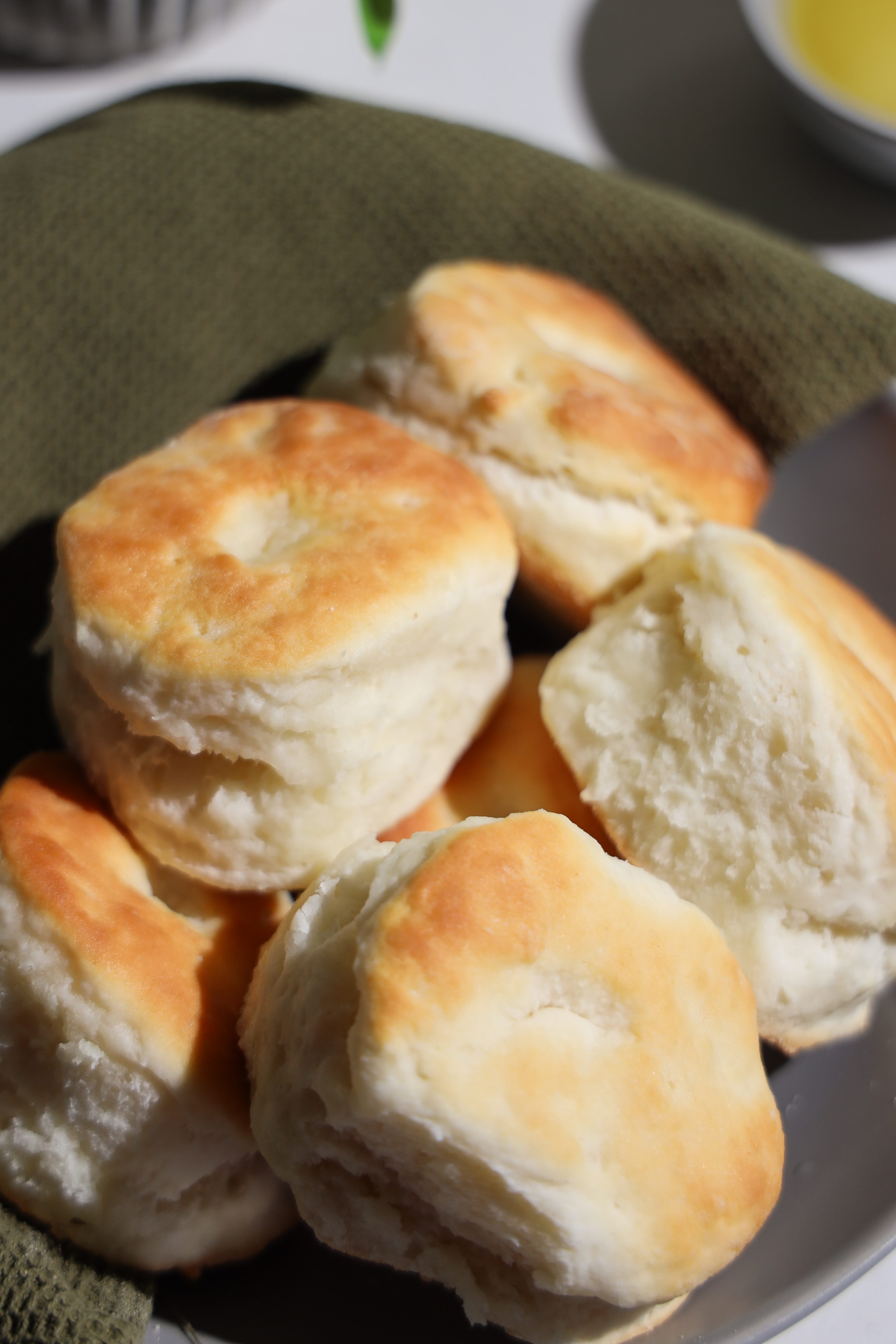 Easy Melt-In-Your-Mouth Buttermilk Biscuits | CookWithCi